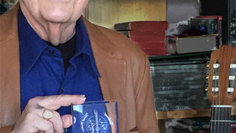 Guy Van Duser receives Living Thumbpicker award | Berklee College of Music