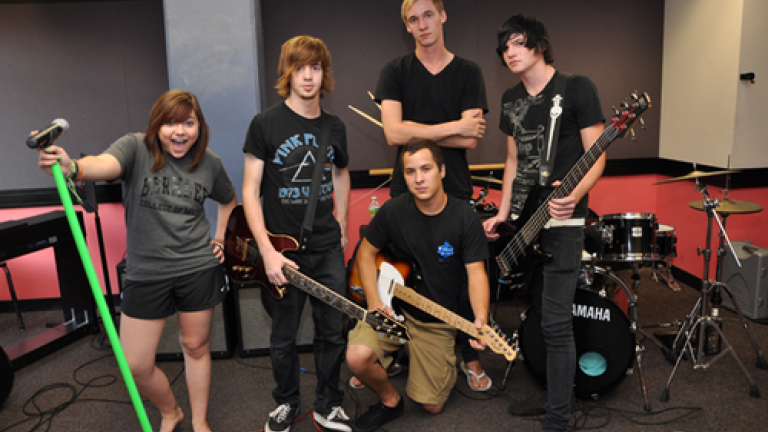 Jaci and Those Guys Battle It Out at Five-Week | Berklee College of Music